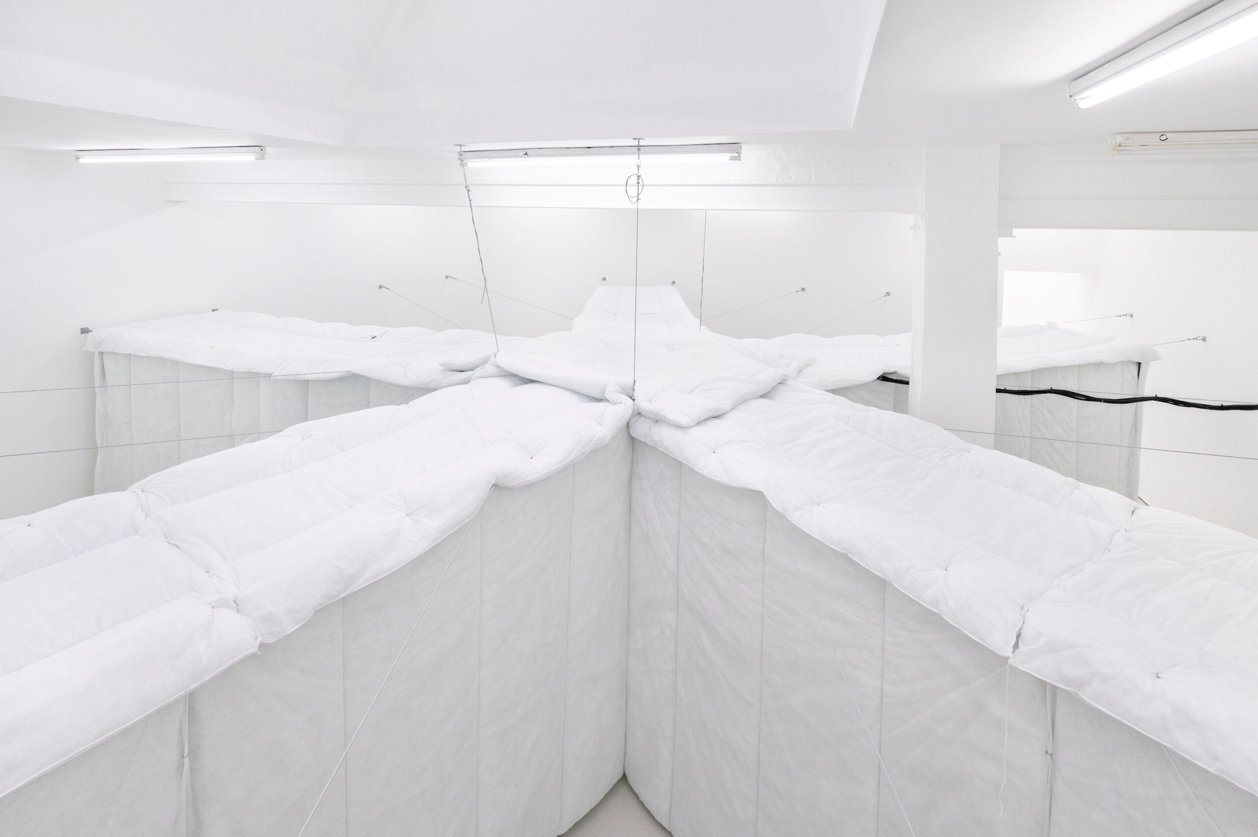 Stuart Middleton, The Human Model at Carlos/Ishikawa ★★☆☆☆ - Pierre d ...